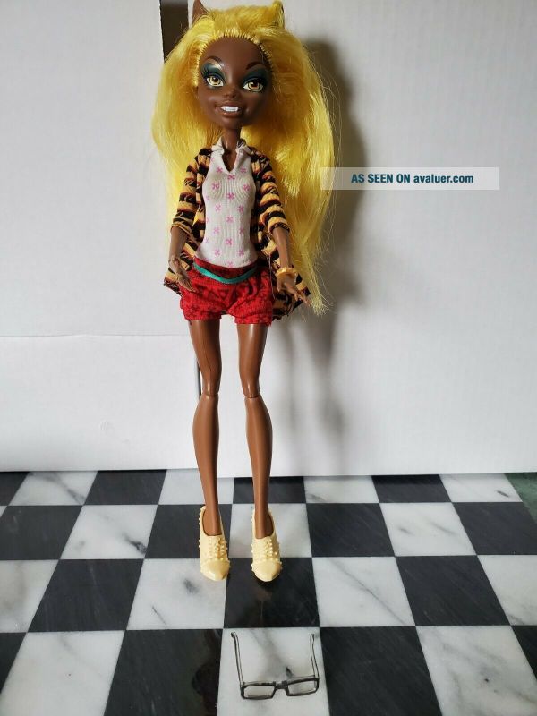 Monster High Clawdia Wolf Doll Pack Of Trouble Shoes Jacket Shorts Off ...