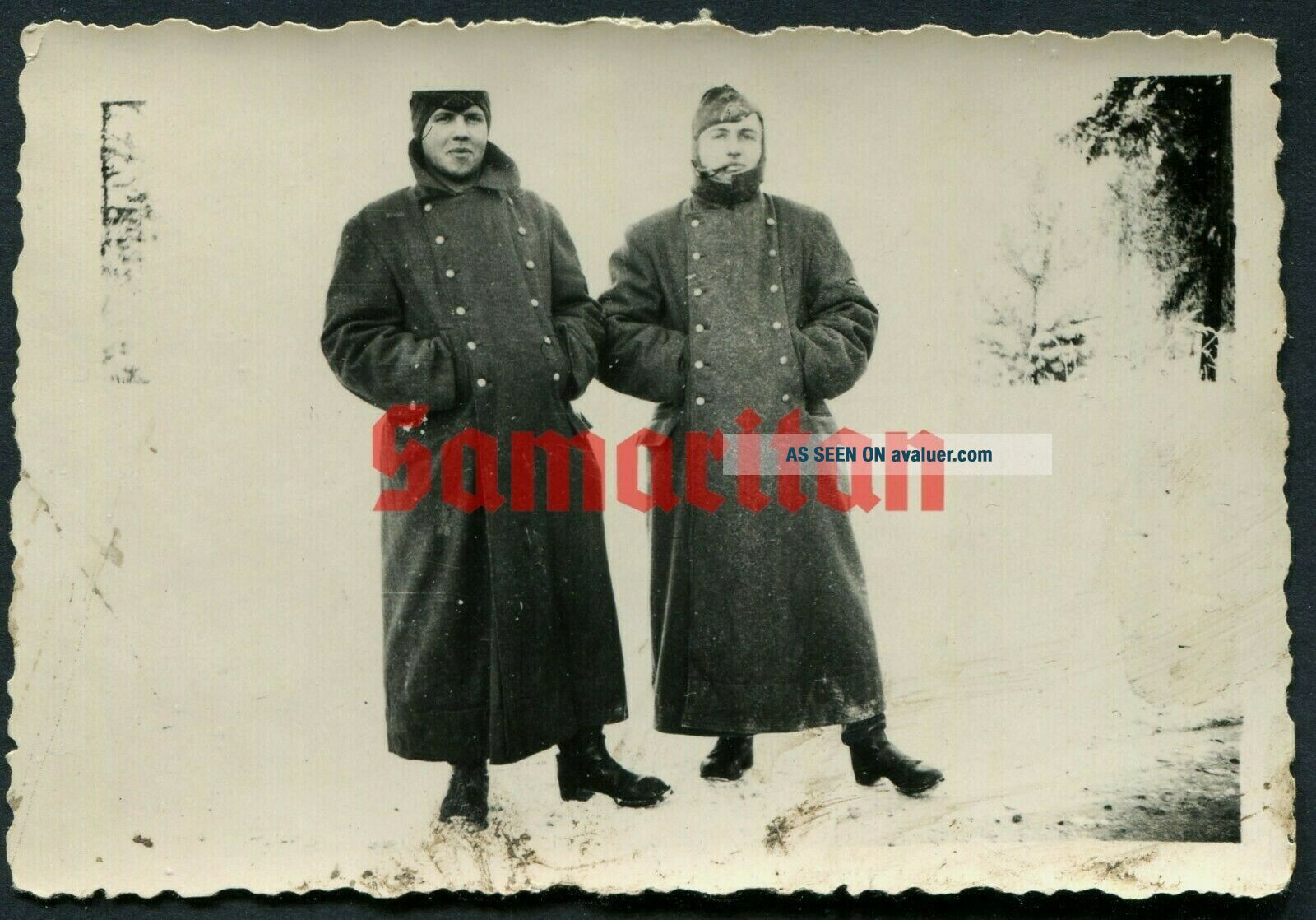 C7/2 WW2 GERMAN PHOTO OF WEHRMACHT SOLDIERS WEARING WINTER COAT | #47793797