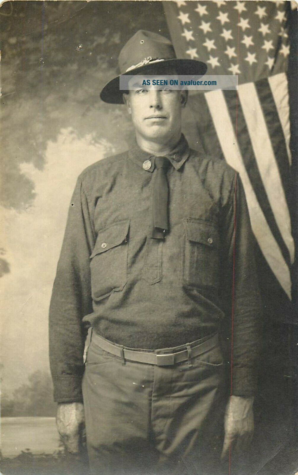 WW1 US SOLDIER POSING IN FRONT OF FLAG PATRIOTIC OLD REAL PHOTO ...