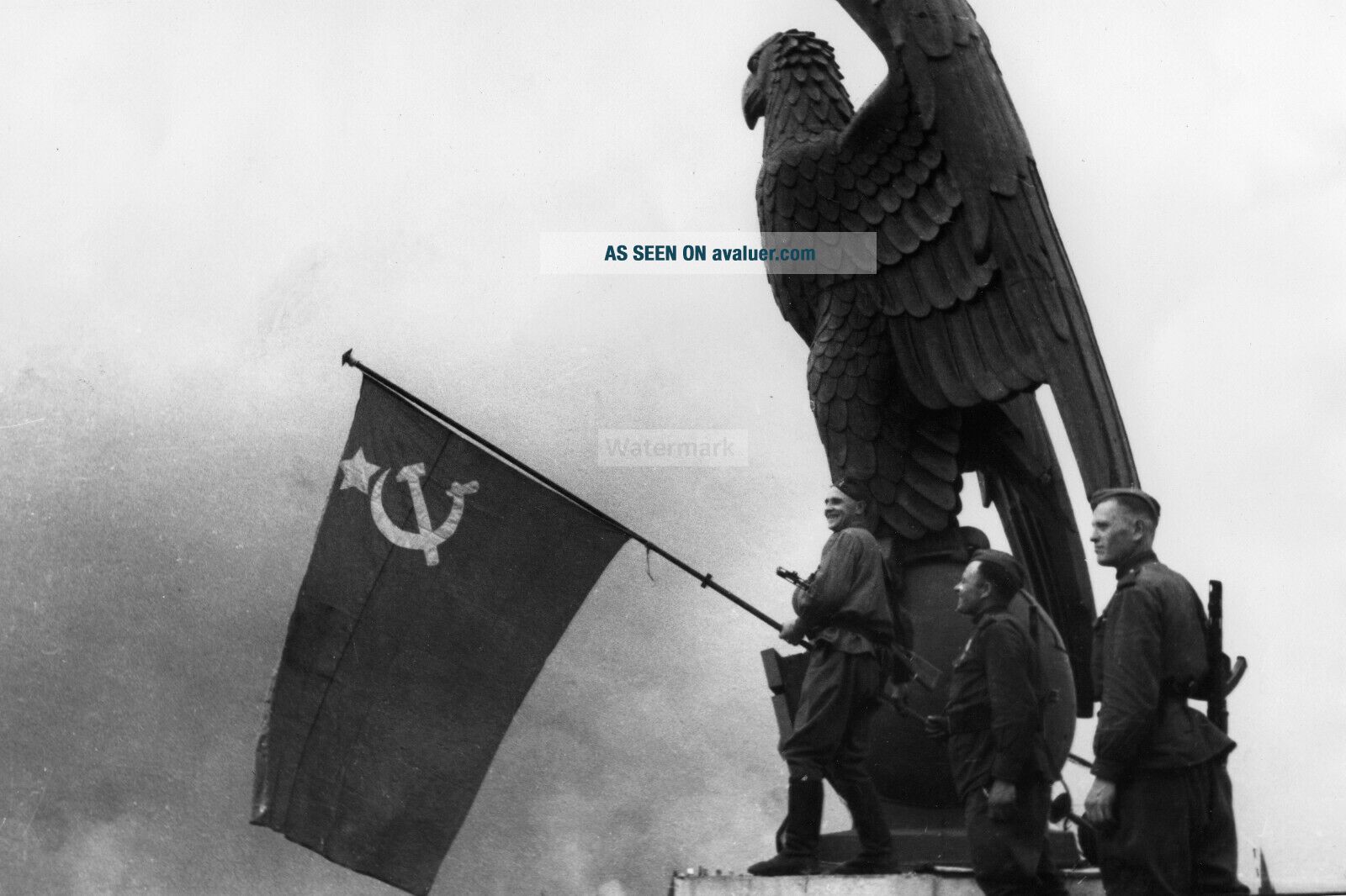 WW2 Photo Red Army Soldiers With The Flag Of The USSR At The German ...