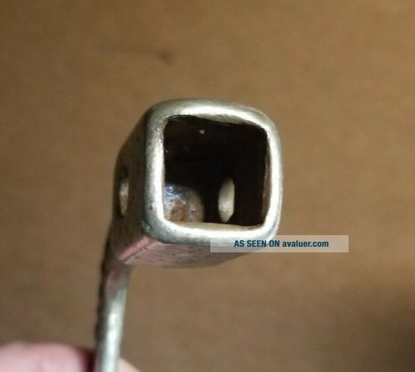 ANTIQUE CAST IRON MAJESTIC RANGES WOOD STOVE SHAKER HANDLE | #49068466