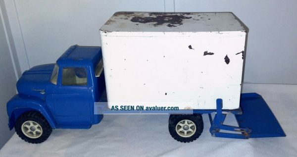 Vintage Ertl International Harvester Loadstar 1600 Lift Gate Box Truck ...