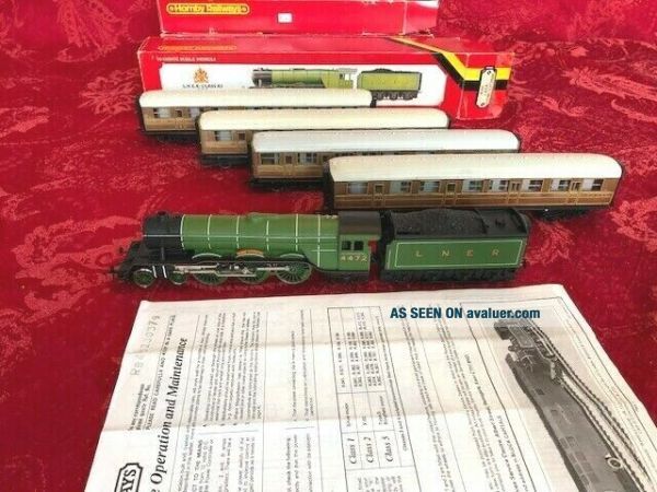 OO Scale Hornby Railways R845 LNER Flying Scotsman And LNER Coaches ...