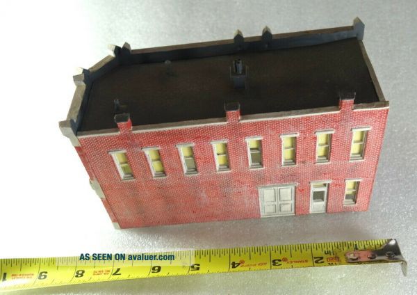 Built - Corner Brick Building - HO Scale | #51303473