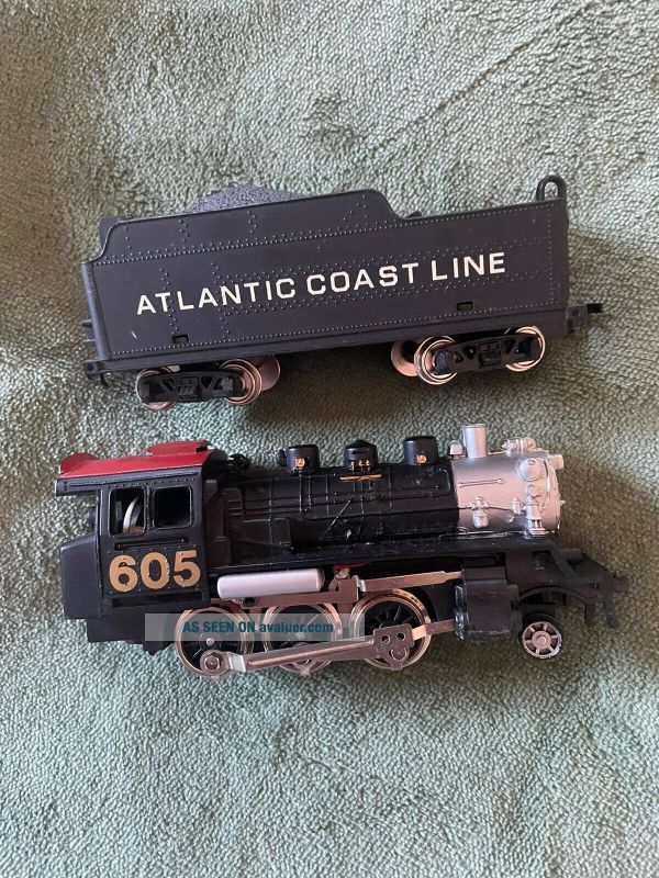 HO Scale Train Set With 5 Cars Power Pack And Track | #51361813