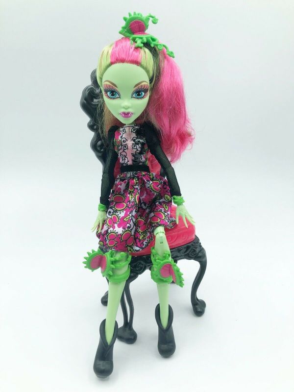 Monster High Venus McFlytrap Gloom And Bloom Doll HTF With Stand ...