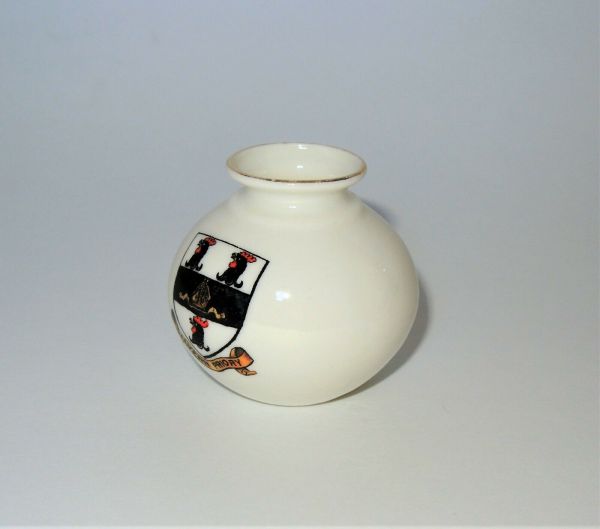 WH GOSS Crested Heraldic China Miniature Model Of Silchester Vase ...