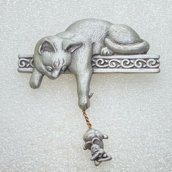 Signed JJ Vintage CAT MOUSE BROOCH Pin Dangle Tail Pewter Costume ...